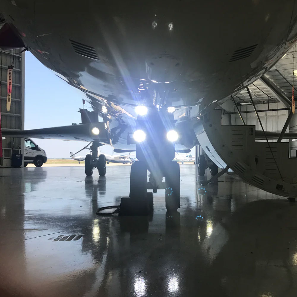 Whelen Gulfstream Mid-Cabin Wing & Nose Lighting Parmetheus™ Pro ...
